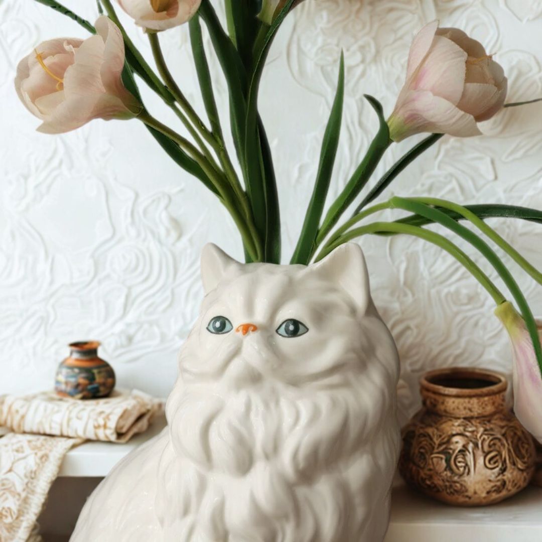 White Furry Ceramic Cat Vase – CYL